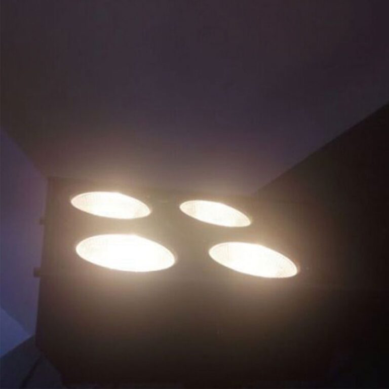 4 Eyes COB LED Blinder Audience Light 400W for Concert Party
